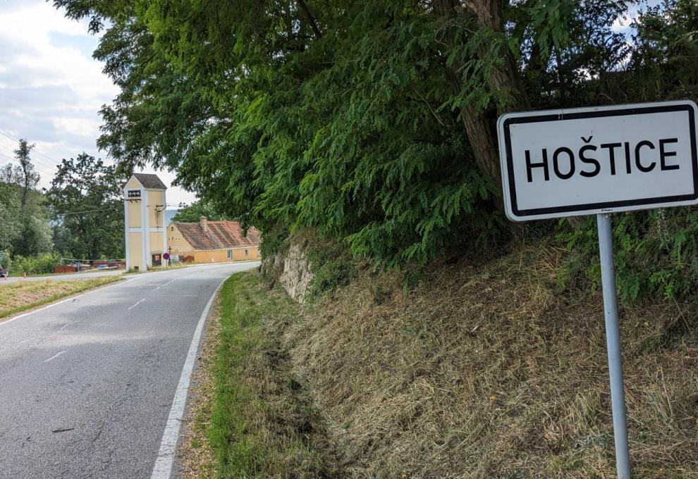 Po stopách filmů: Slunce, seno…Hoštice? Slavná Troškova trilogie se natáčela i v sousední Dobrši ...